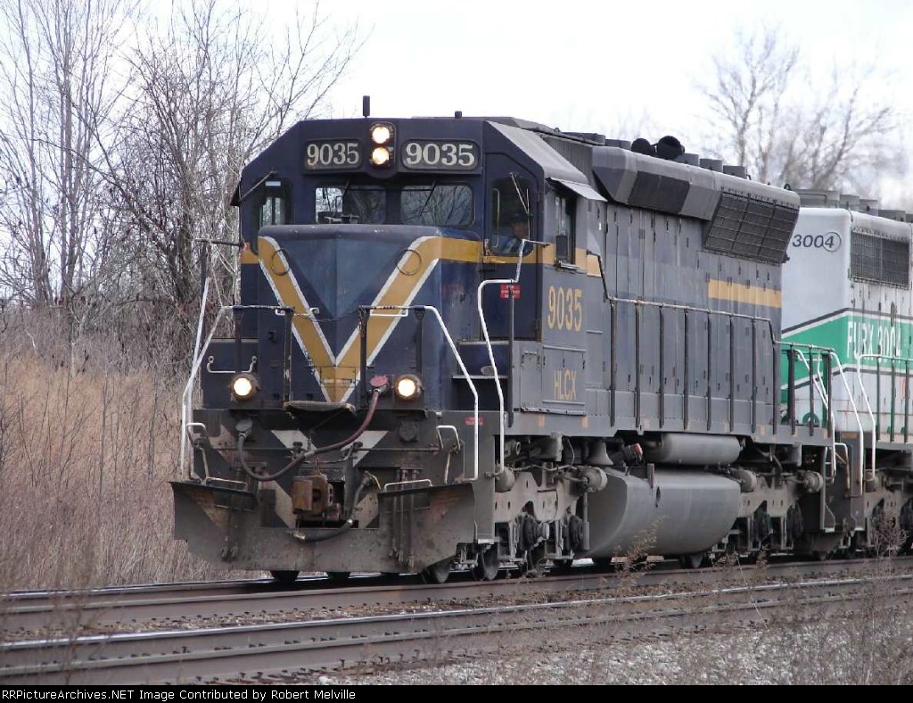 HLCX 9035; FURX 3004 behind